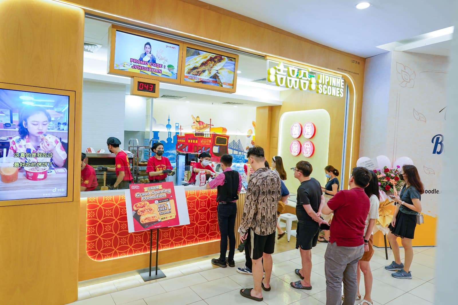 Queensbay Mall – It's All Happening Here!